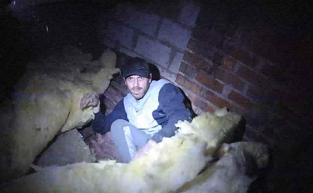 Pair let knifeman hide in loft | Nottinghamshire Police